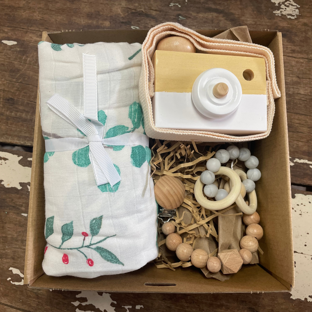 Poppy Newborn Gift Box - Palm – Wonder Tribe